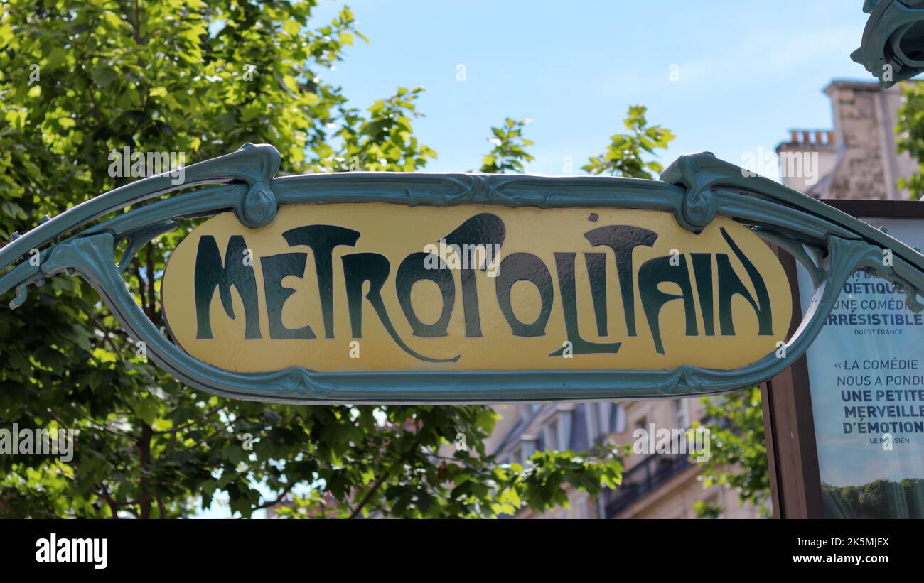 Metropolitan metro sign hi-res stock photography and images - Alamy
