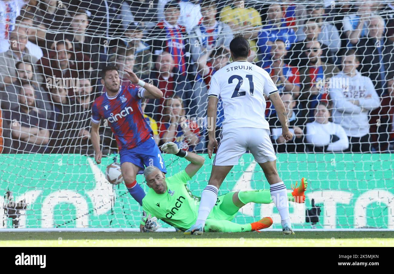 London, UK. 9th Oct, 2022. Pascal Struijk of Leeds United scores the ...