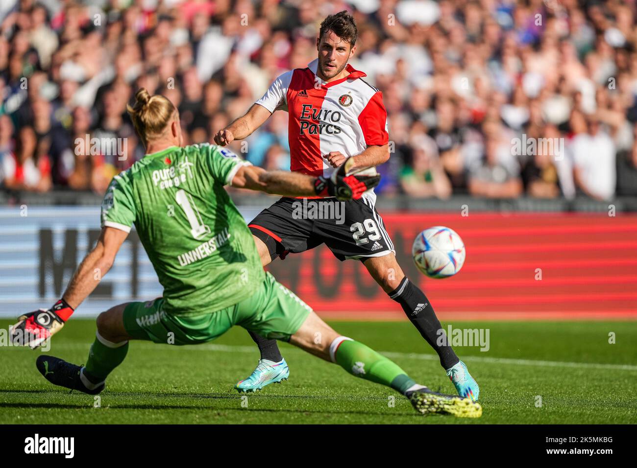 Rotterdam - FC Twente goalkeeper Lars Unnerstall, Santiago Gimenez of ...