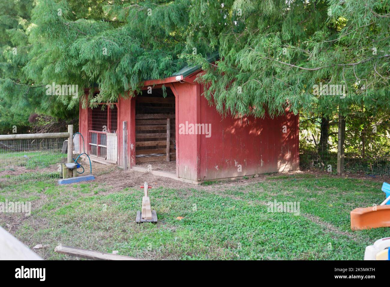 Red barn on a family farm Stock Photo - Alamy