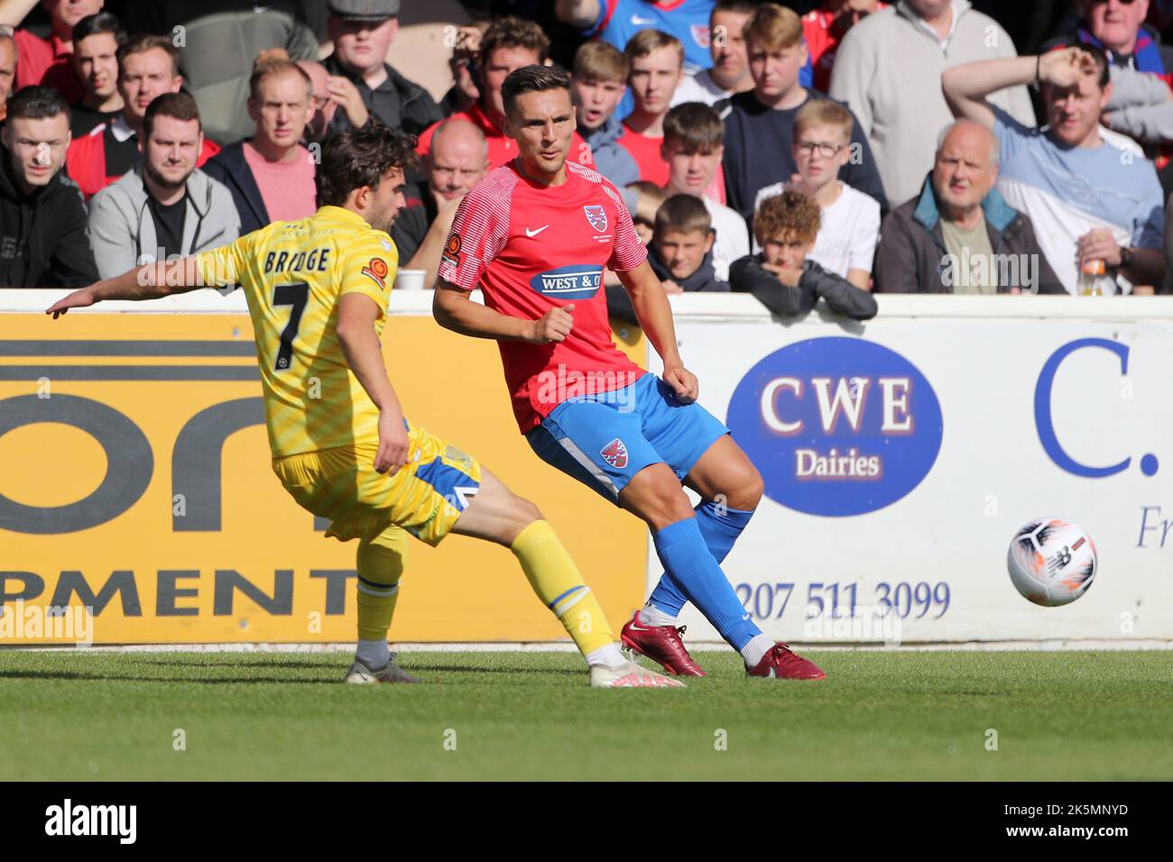 Josh Hare of Dagenham and Redbridge and Jack Bridge of Southend United ...