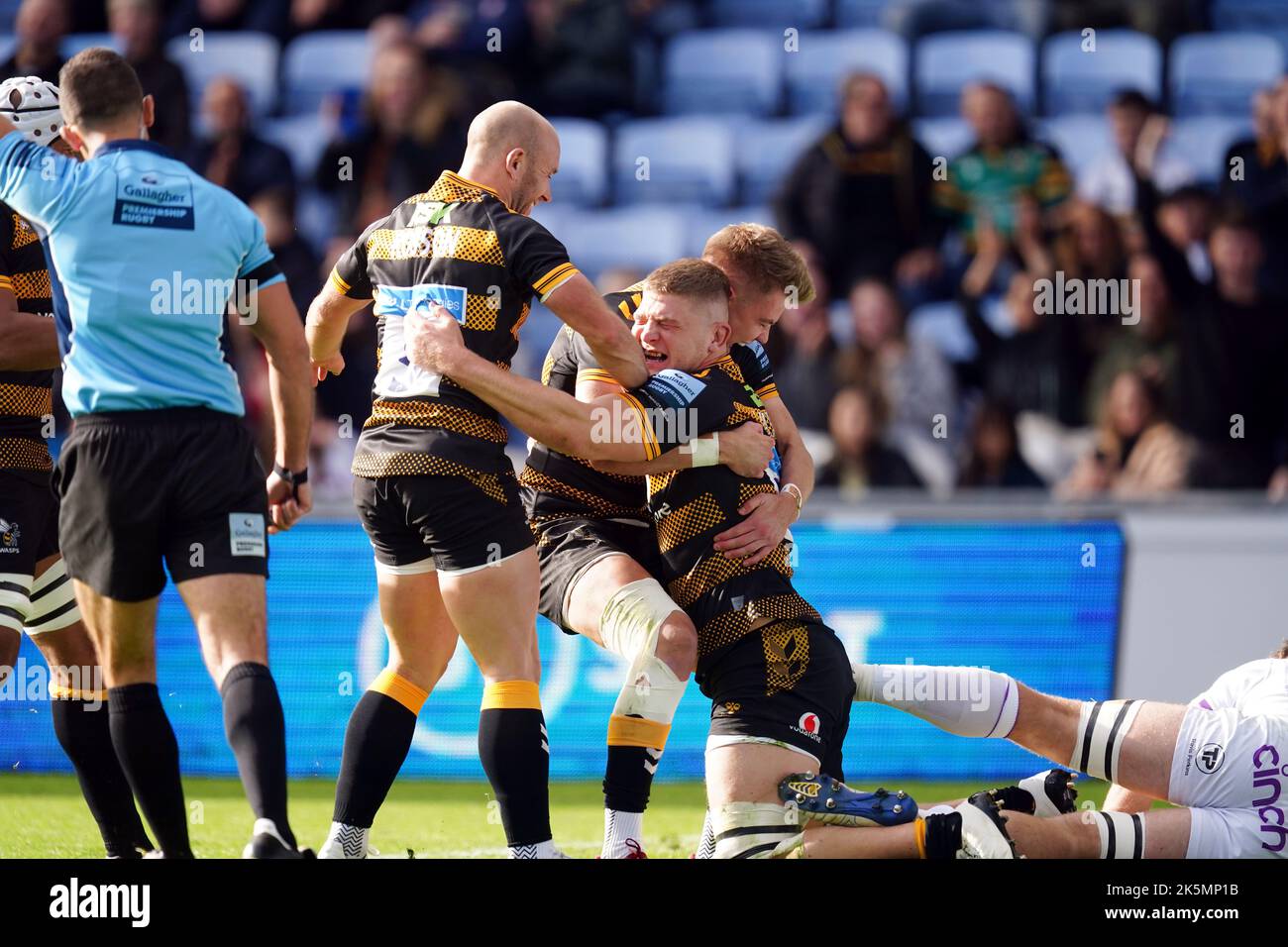 Wasps Jack Willis celebrates scoring a try during the Gallagher ...