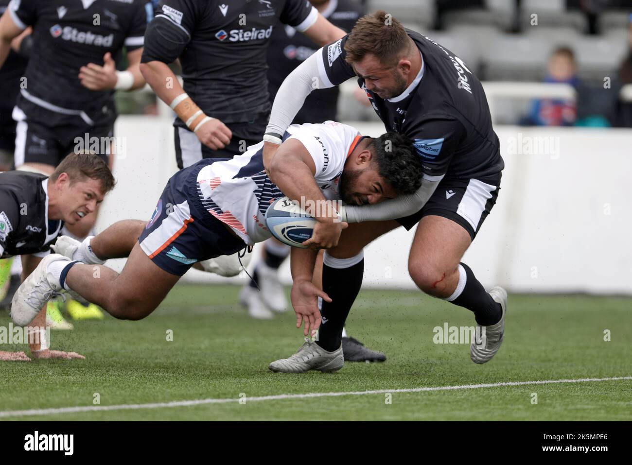 Saracens Kapeli Pifeleti scores the second try during the Gallagher ...