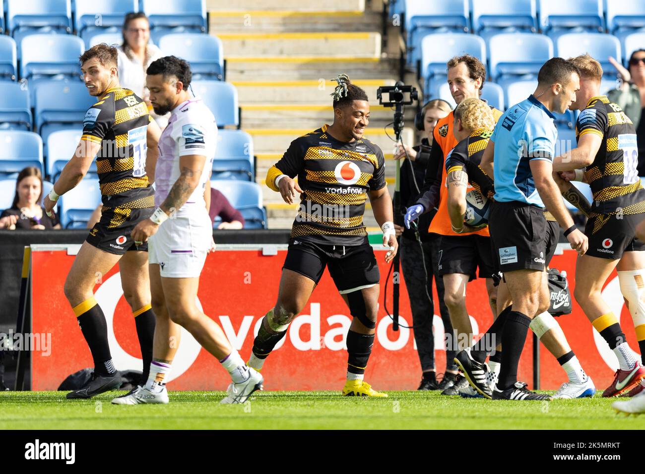 Paolo Odogwu of Wasps Rugby celebrates scoring a try during the ...