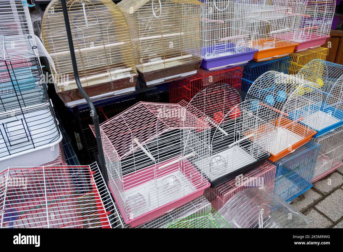 Row bird cages hi-res stock photography and images - Alamy