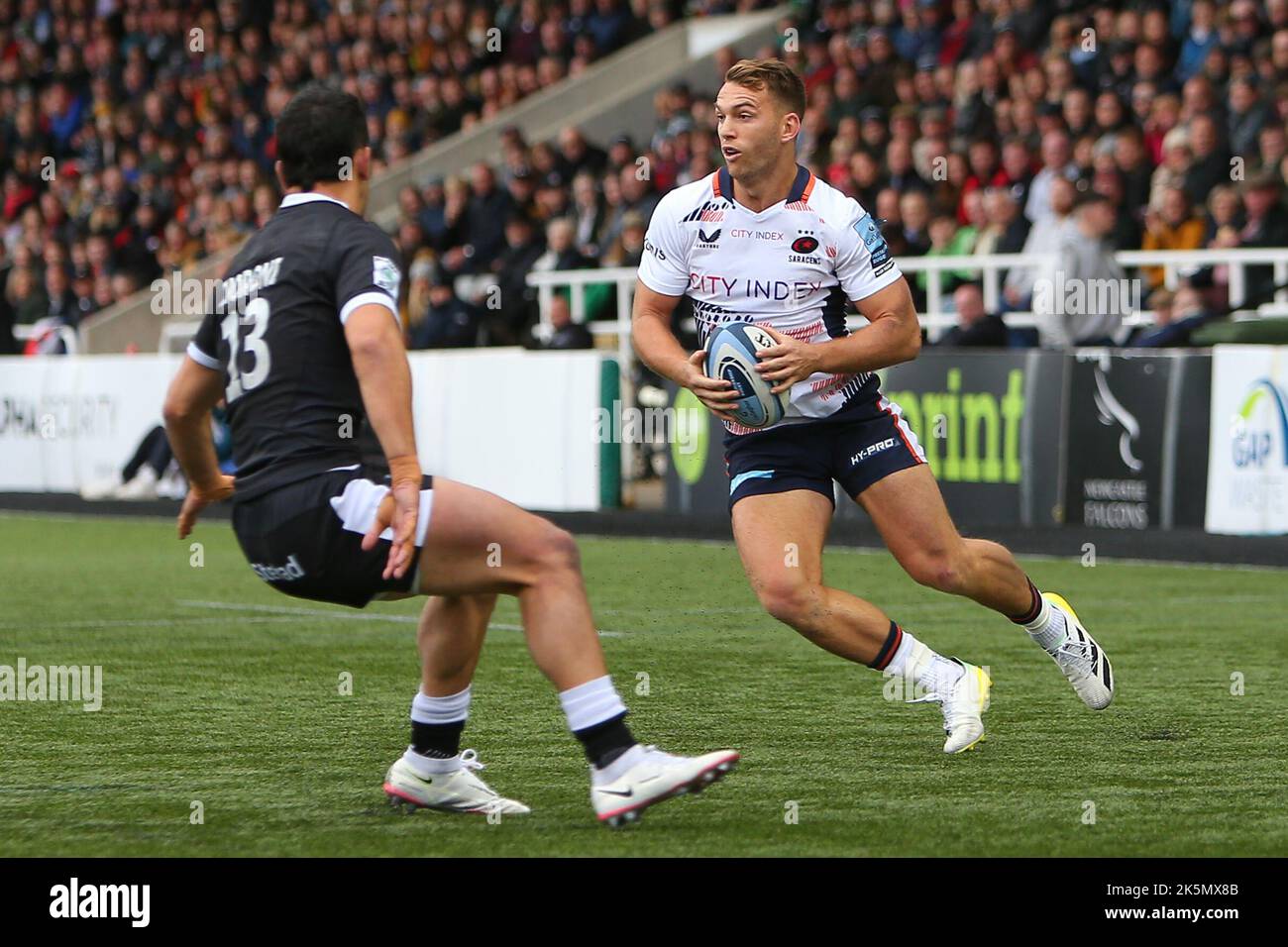 Newcastle, UK. 9th October 2022Saracens's Alex Lewington, takes on ...