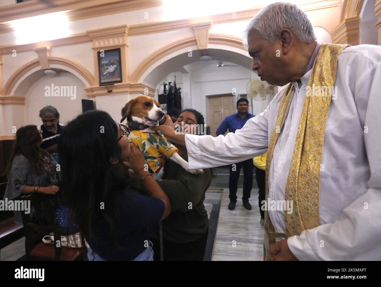 Mumbai, Maharashtra, India. 9th Oct, 2022. A priest blesses a pet on ...