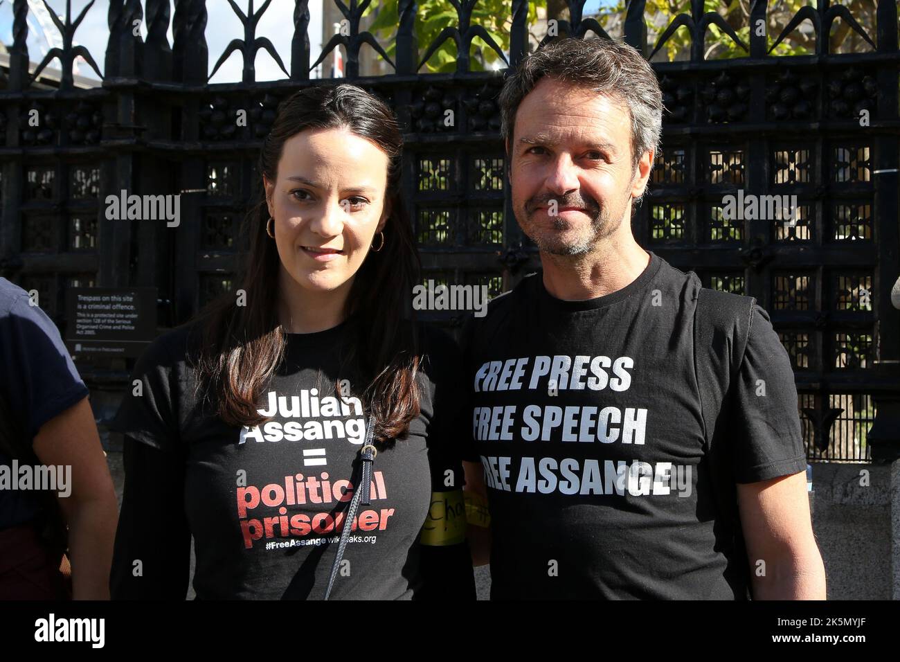 Protestors form a human chain outside Parliament in support of Julian ...