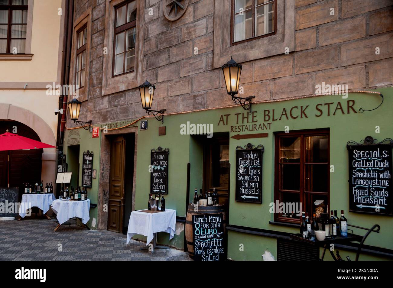 Alla stella nera hi-res stock photography and images - Alamy