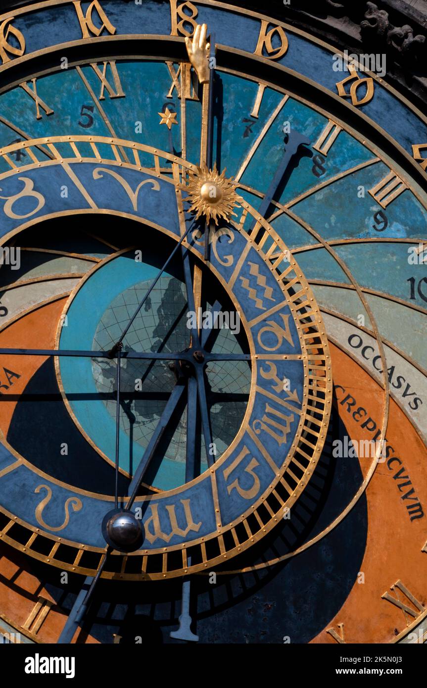 Elaborate mechanical device hi-res stock photography and images - Alamy