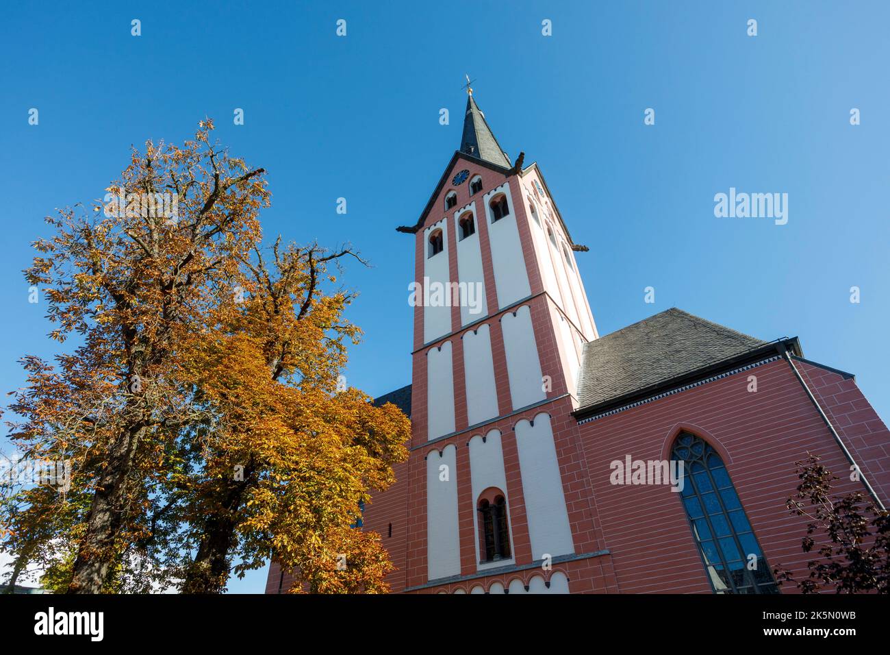 Katholische Propsteikirche St. Mariae Geburt in der historischen ... Katholische Propsteikirche St. Mariae Geburt in der historischen ...