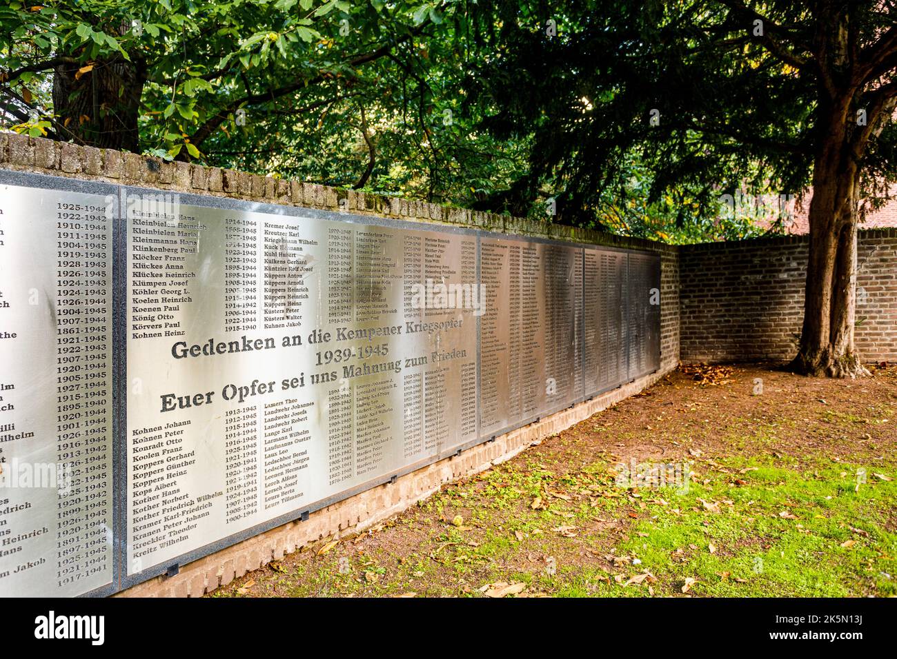 First world war second world war ww1 ww2 memorial hi-res stock photography and images - Alamy