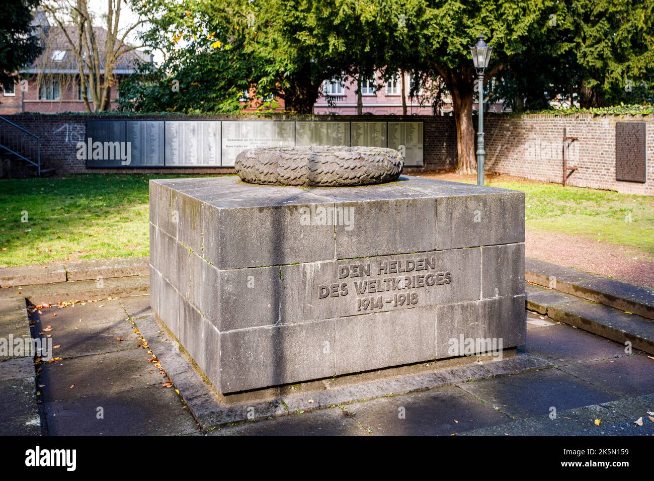 First world war second world war ww1 ww2 memorial hi-res stock photography and images - Alamy