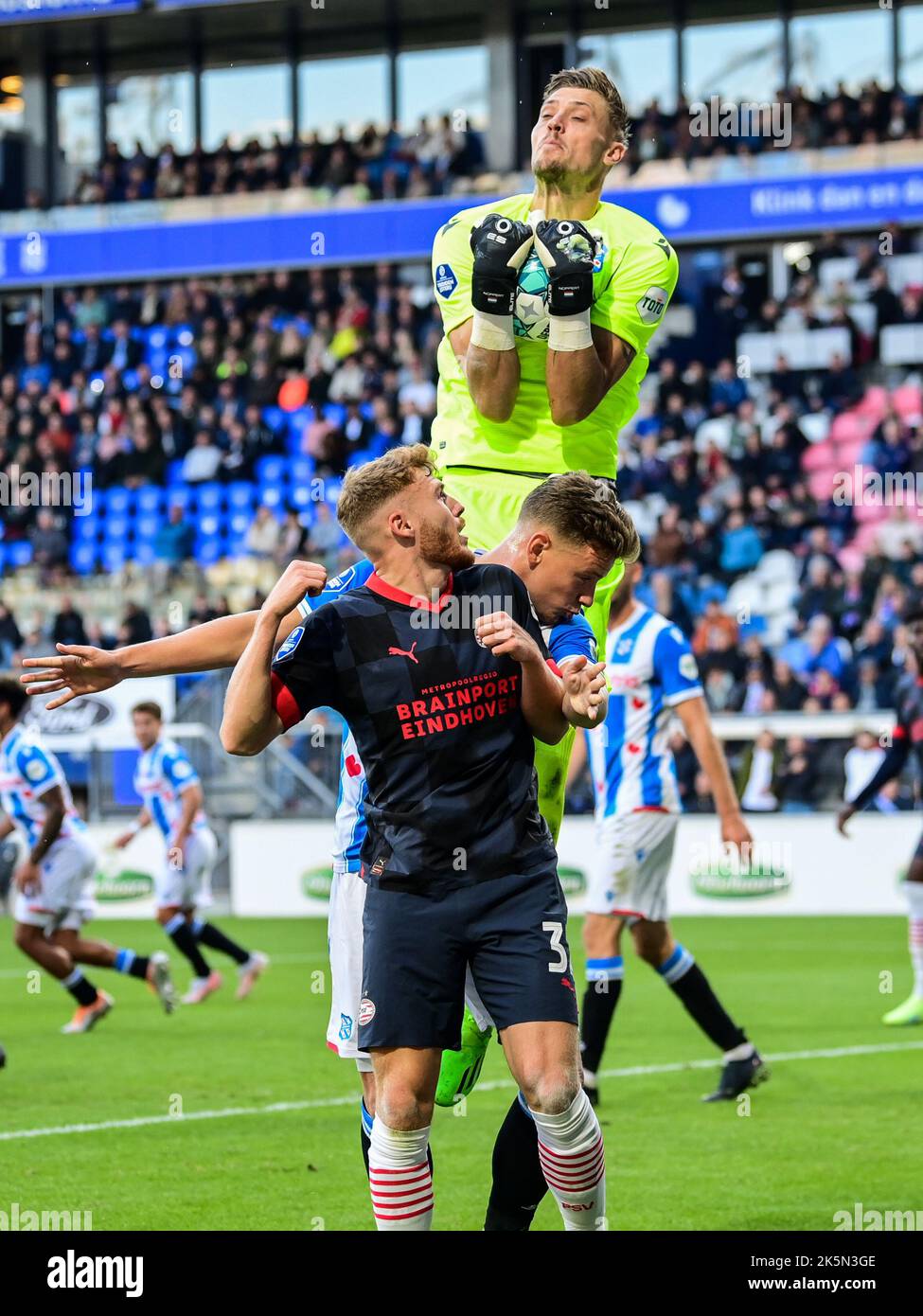 Heereveen - Rescue of SC Heerenveen keeper Andries Noppert during the ...