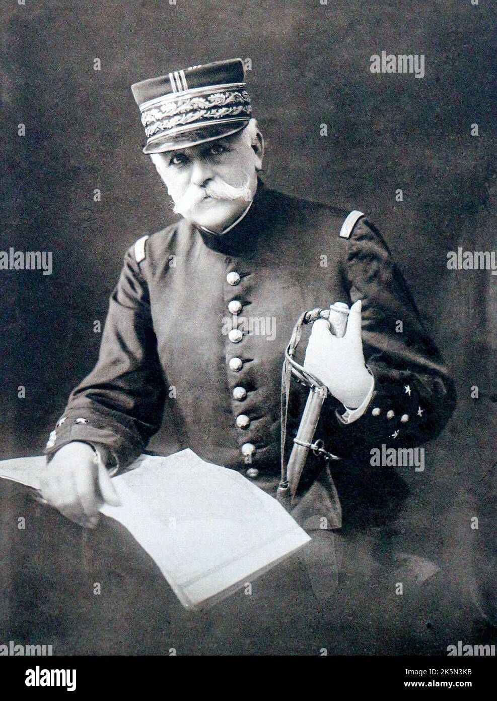 Général SARRAIL - Illustration by French photographer Henri MANUEL ...