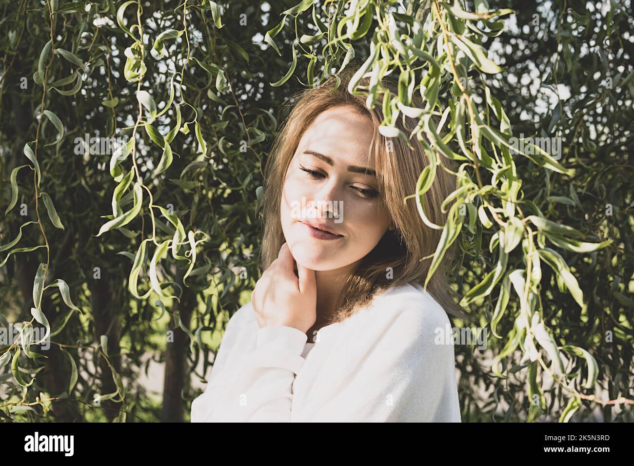Woman smiling under willow hi-res stock photography and images - Alamy