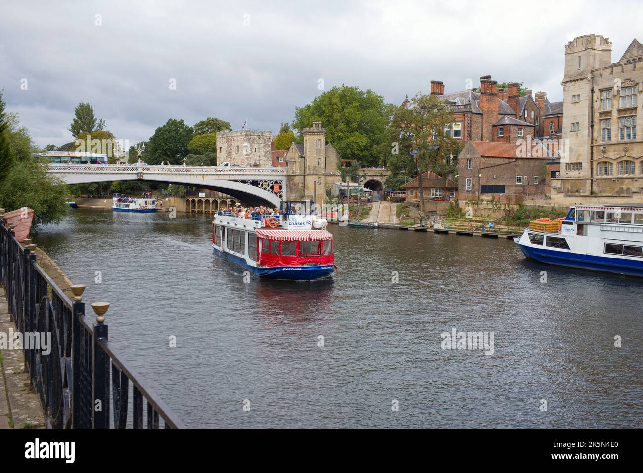 A City Cruises pleasure boat with tourists on the river Ouse in the ...