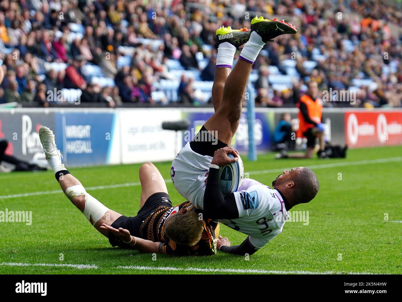 Wasps Jacob Umaga tackles Northampton Saints Courtnall Skosan during ...