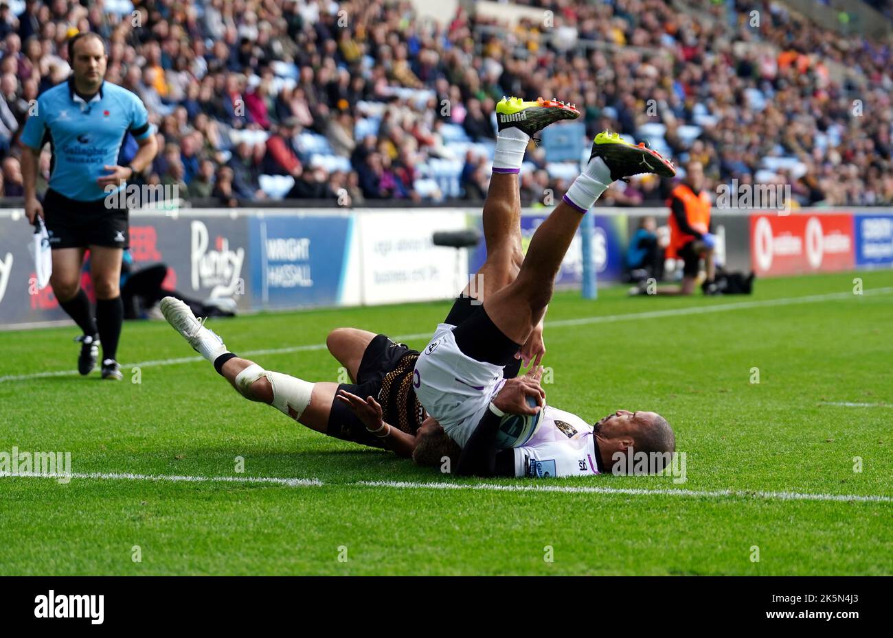 Wasps Jacob Umaga tackles Northampton Saints Courtnall Skosan during ...