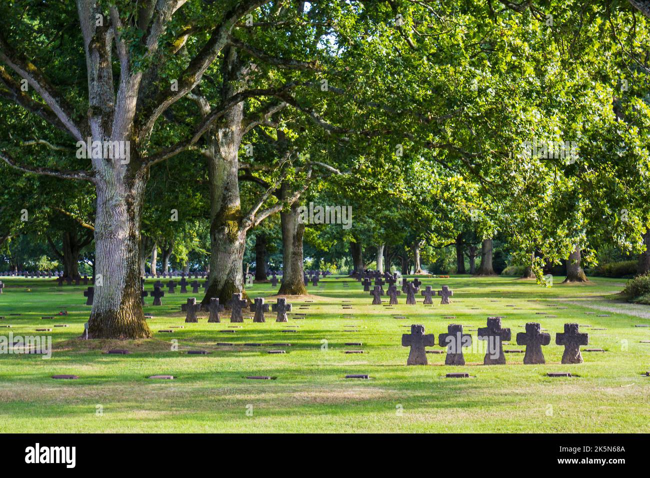 World war ii cemetery hi-res stock photography and images - Alamy