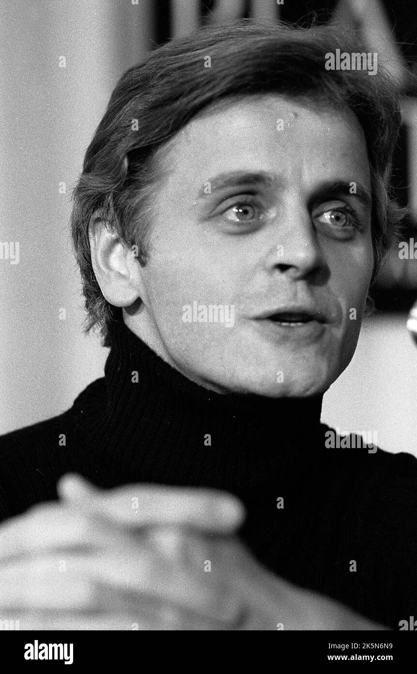 Baryshnikov hi-res stock photography and images - Alamy
