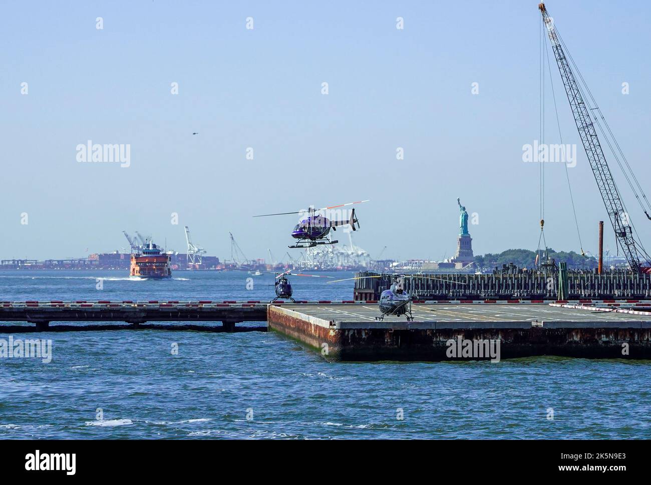 Lower manhattan helicopter terminal hi-res stock photography and images ...