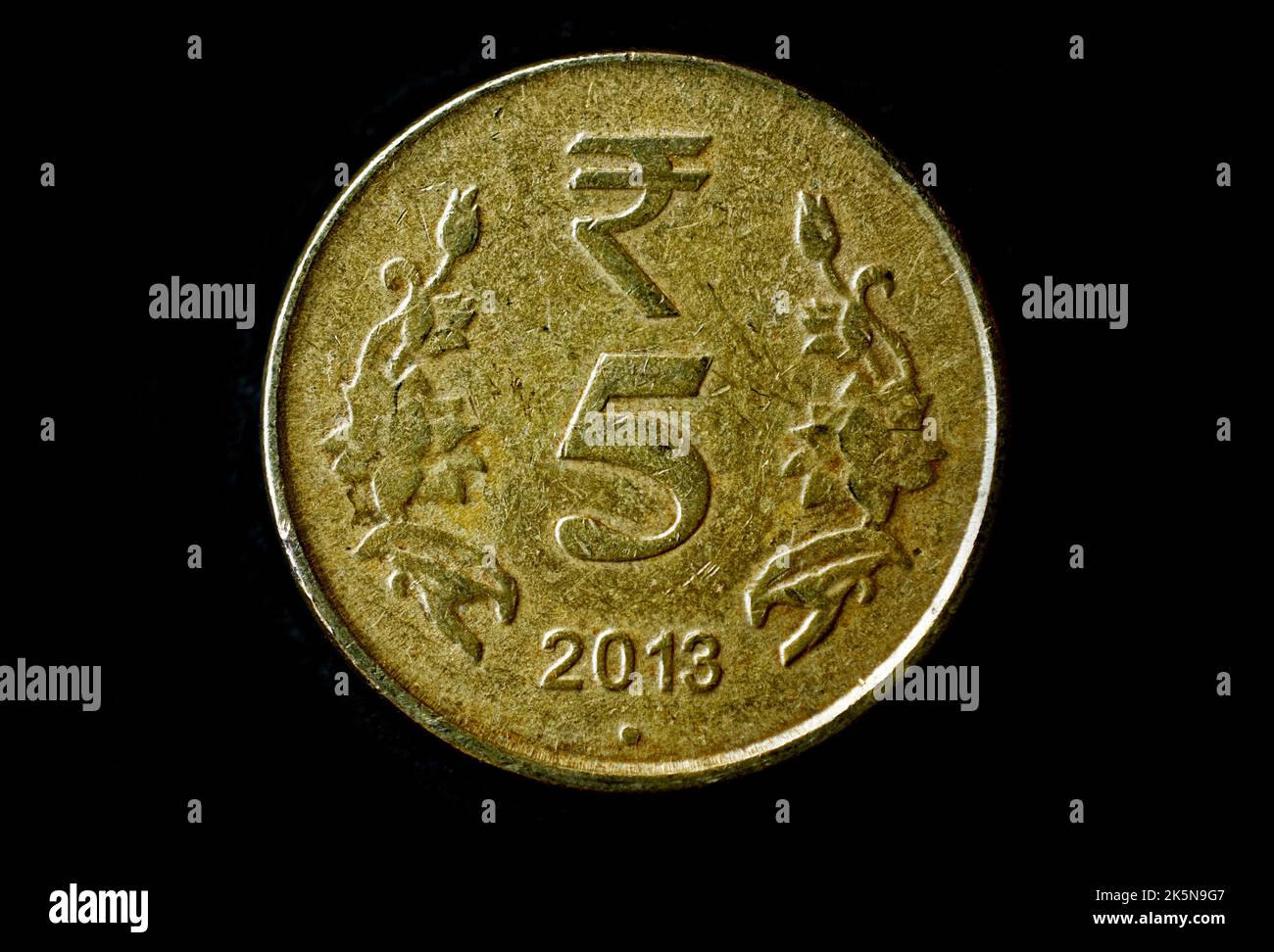 5 rupees coins hi-res stock photography and images - Alamy