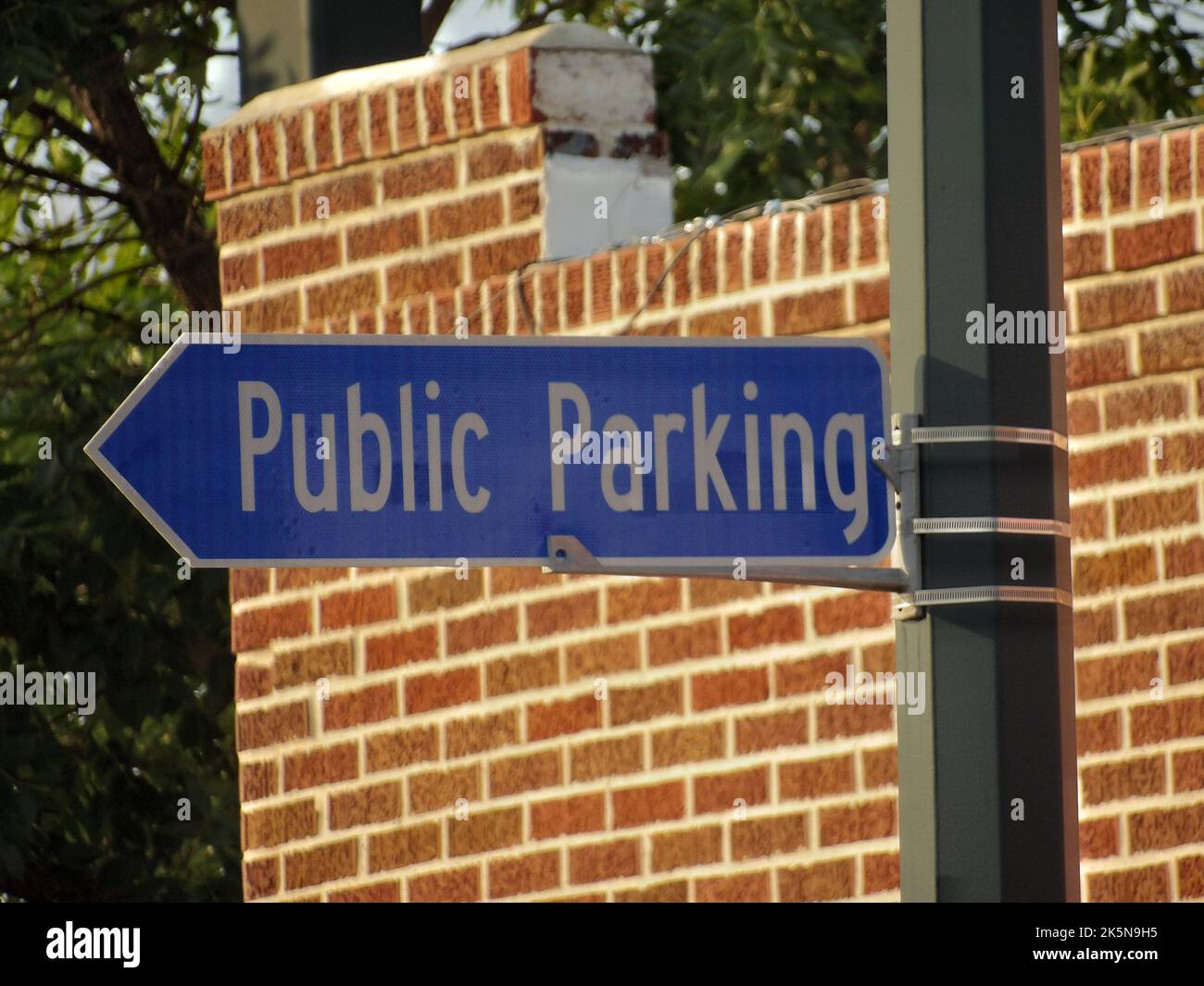 A closeup of a blue direction arrow to the public parking Stock Photo ...