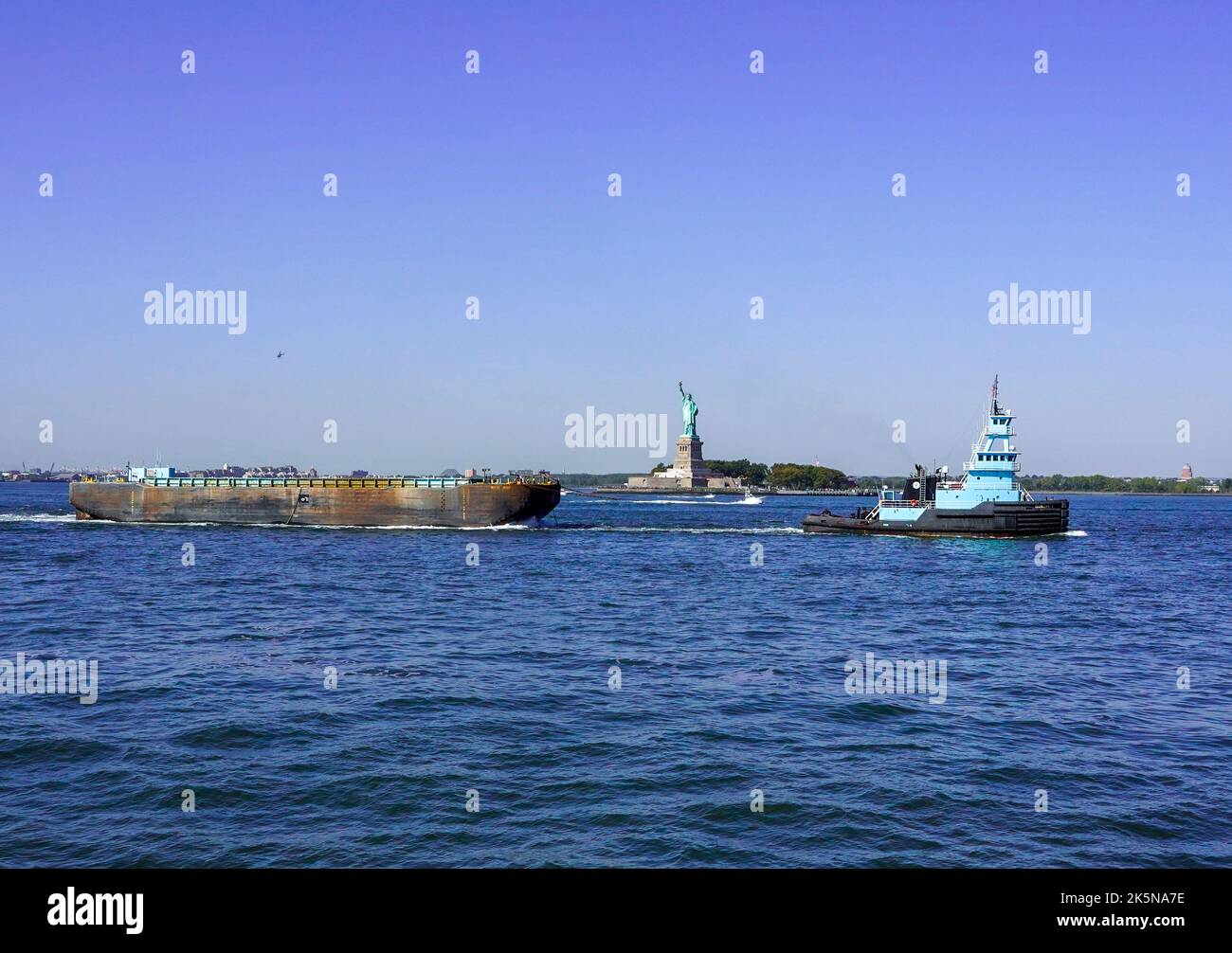 Statue of liberty at night from boat hi-res stock photography and ...