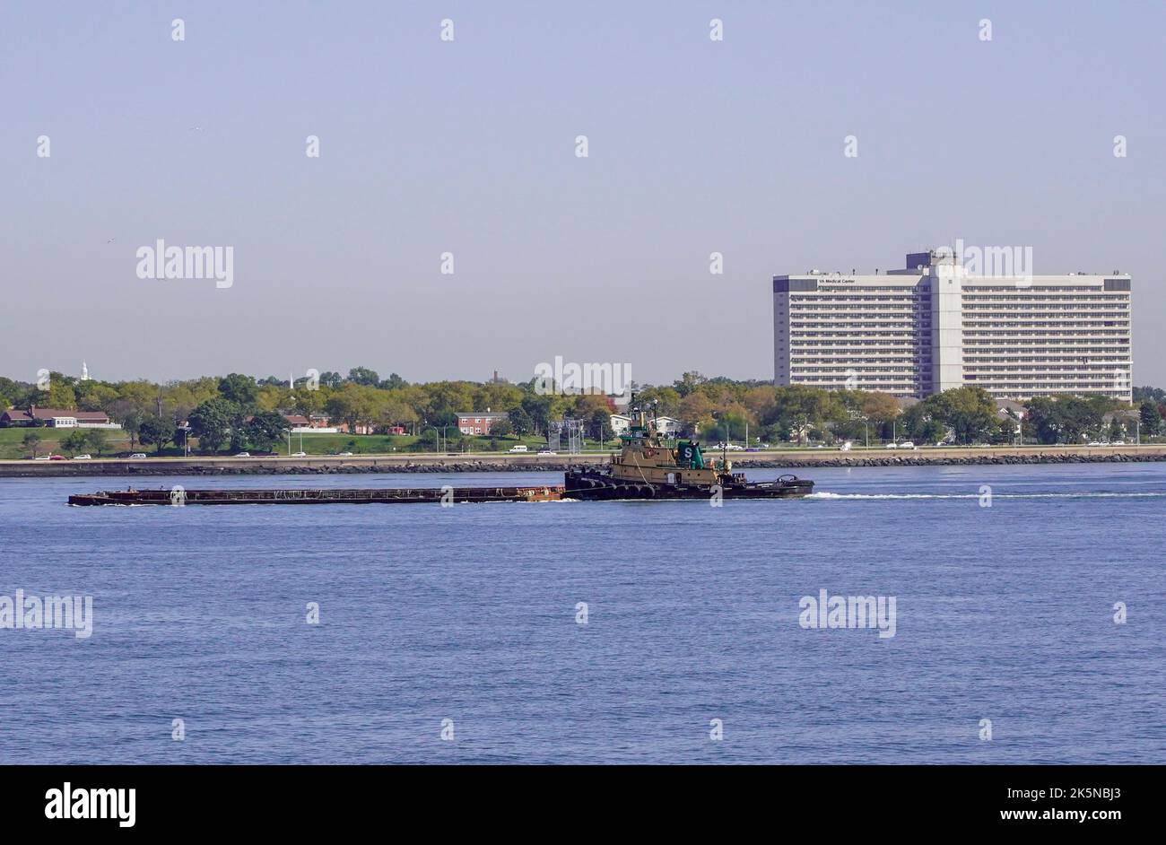 New York, USA. 10/0702022 New York City, NY Barge, Tug Boat on the ...