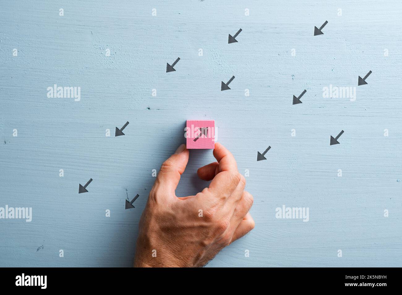 Arrows pointing middle arrow hi-res stock photography and images - Alamy