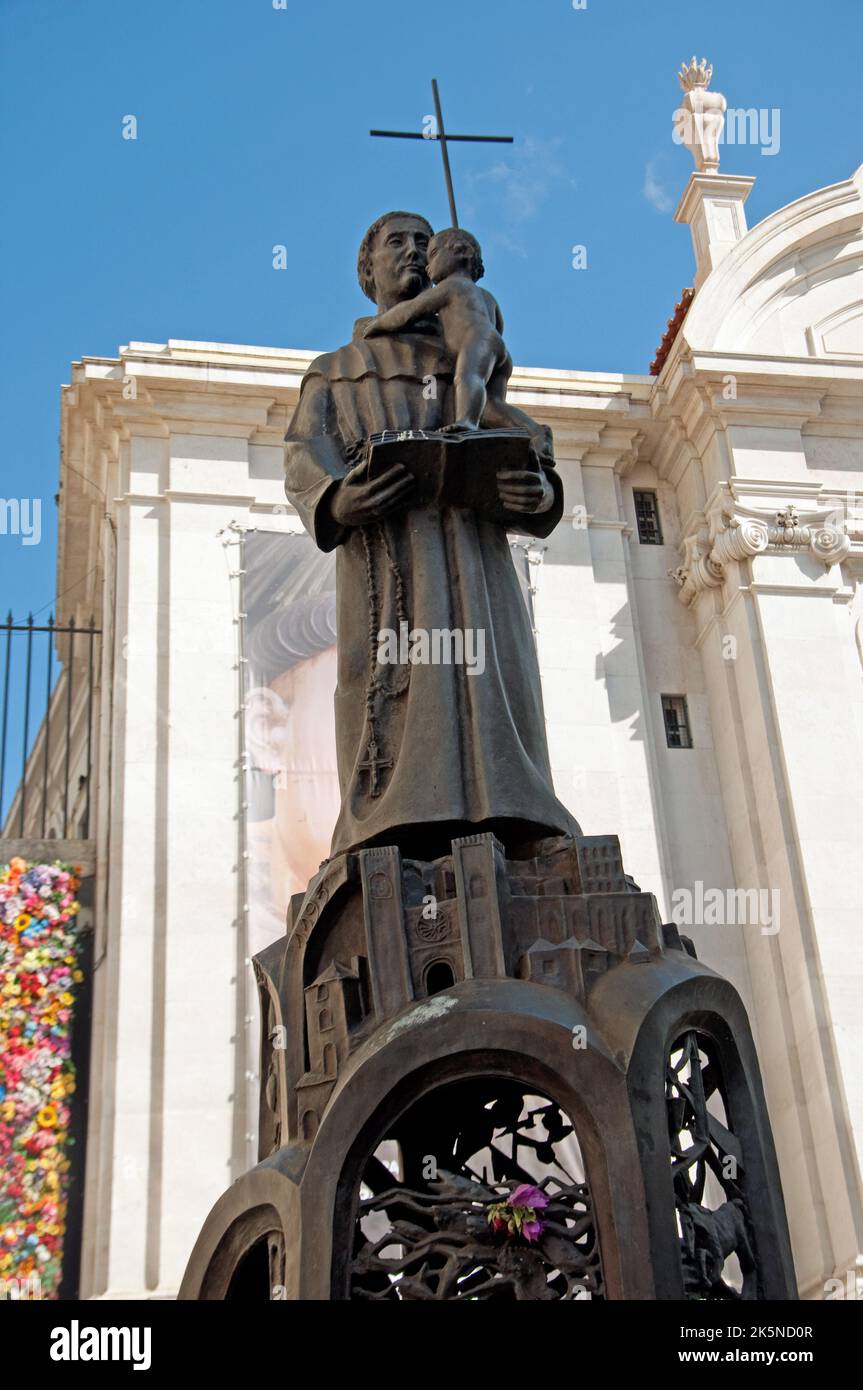 Statue of St Anthony and the child Jesus, in front of St Anthony (Santo ...