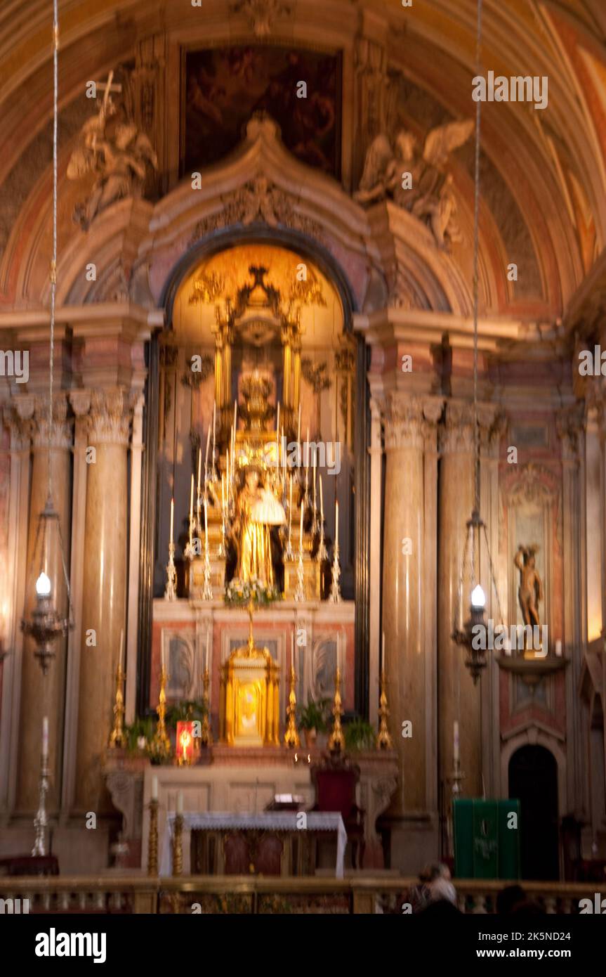 Altar, St Anthony (Santo Antonio)'s birthplace and present day church ...