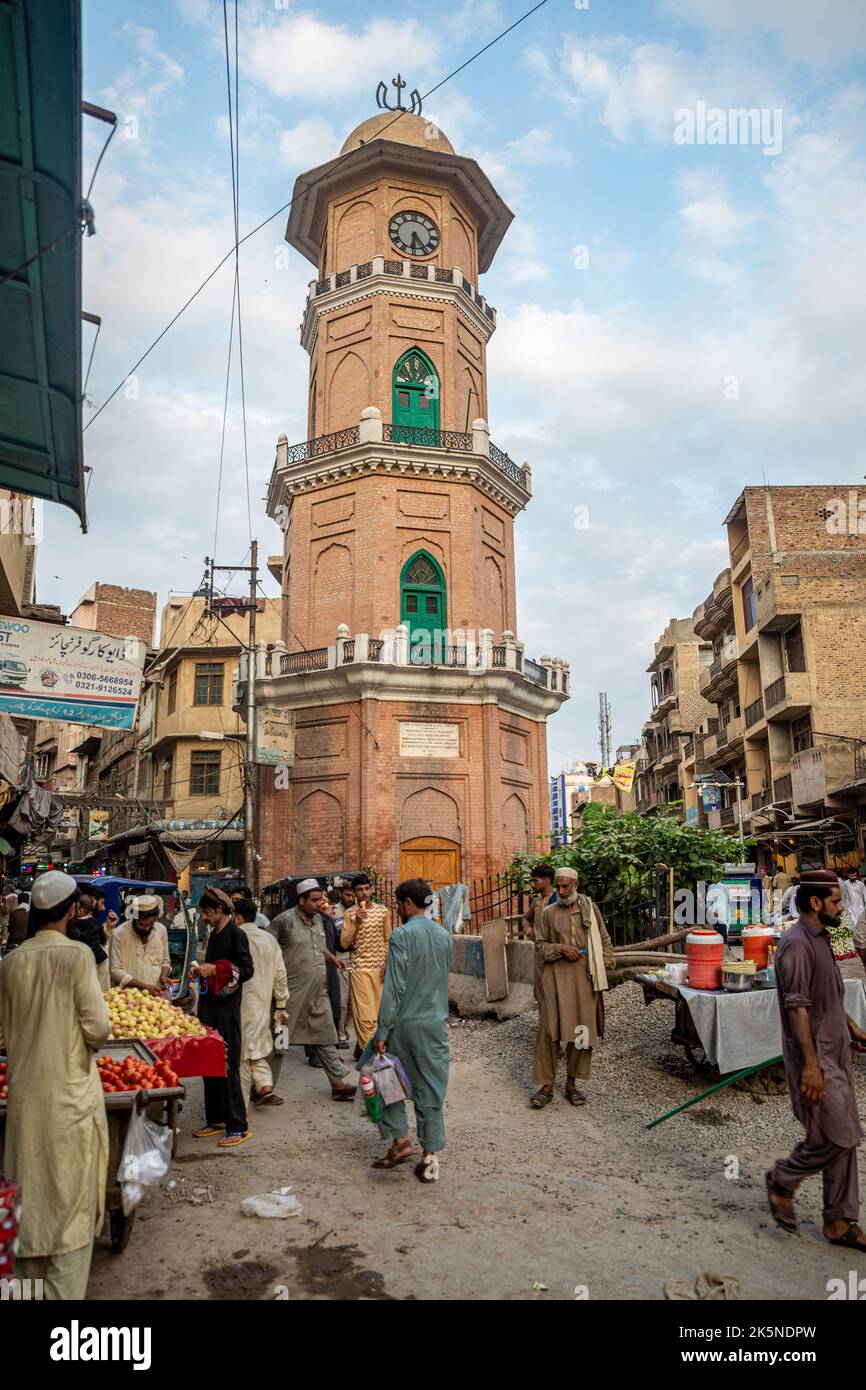 Street market shops in Peshawar, Khyber Pakhtunkhwa Province, Pakistan ...