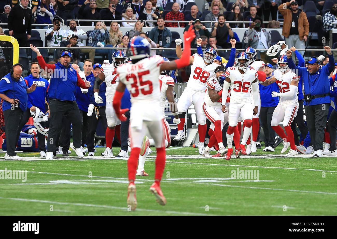 The New York Giants's players and staff celebrate victory against the ...