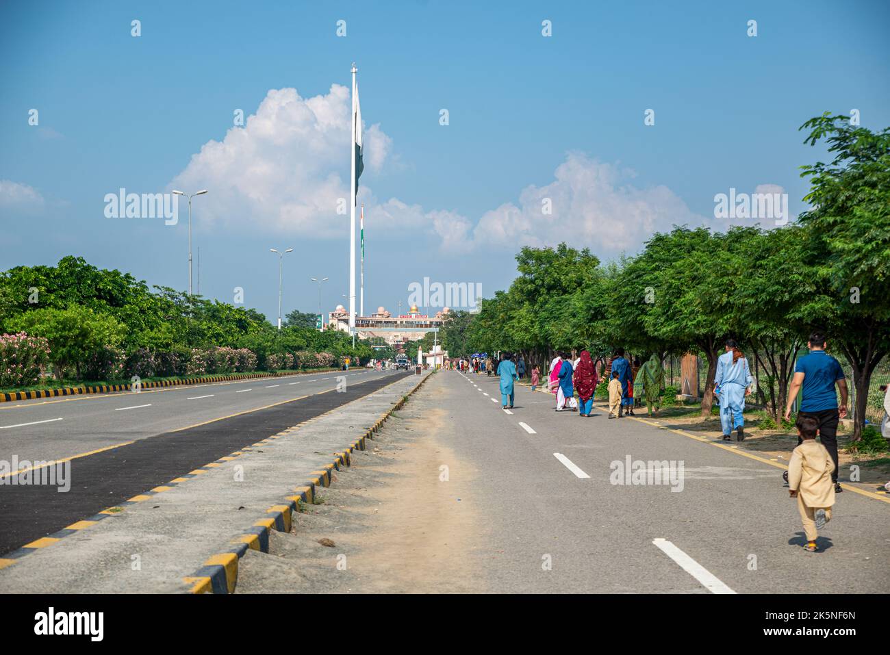 India pakistan border ceremony indian military bsf hi-res stock ...