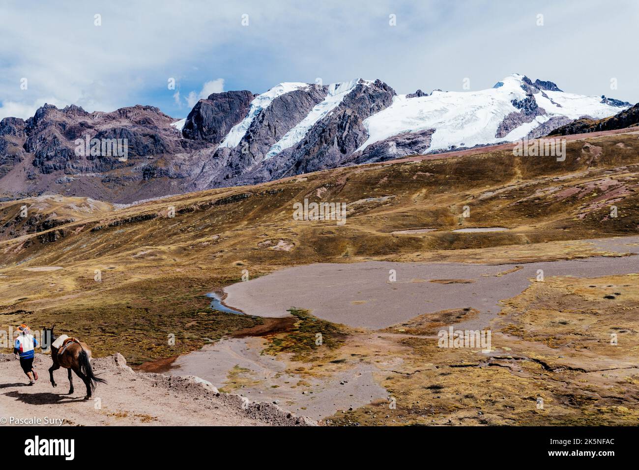 High red clay rocks hi-res stock photography and images - Alamy