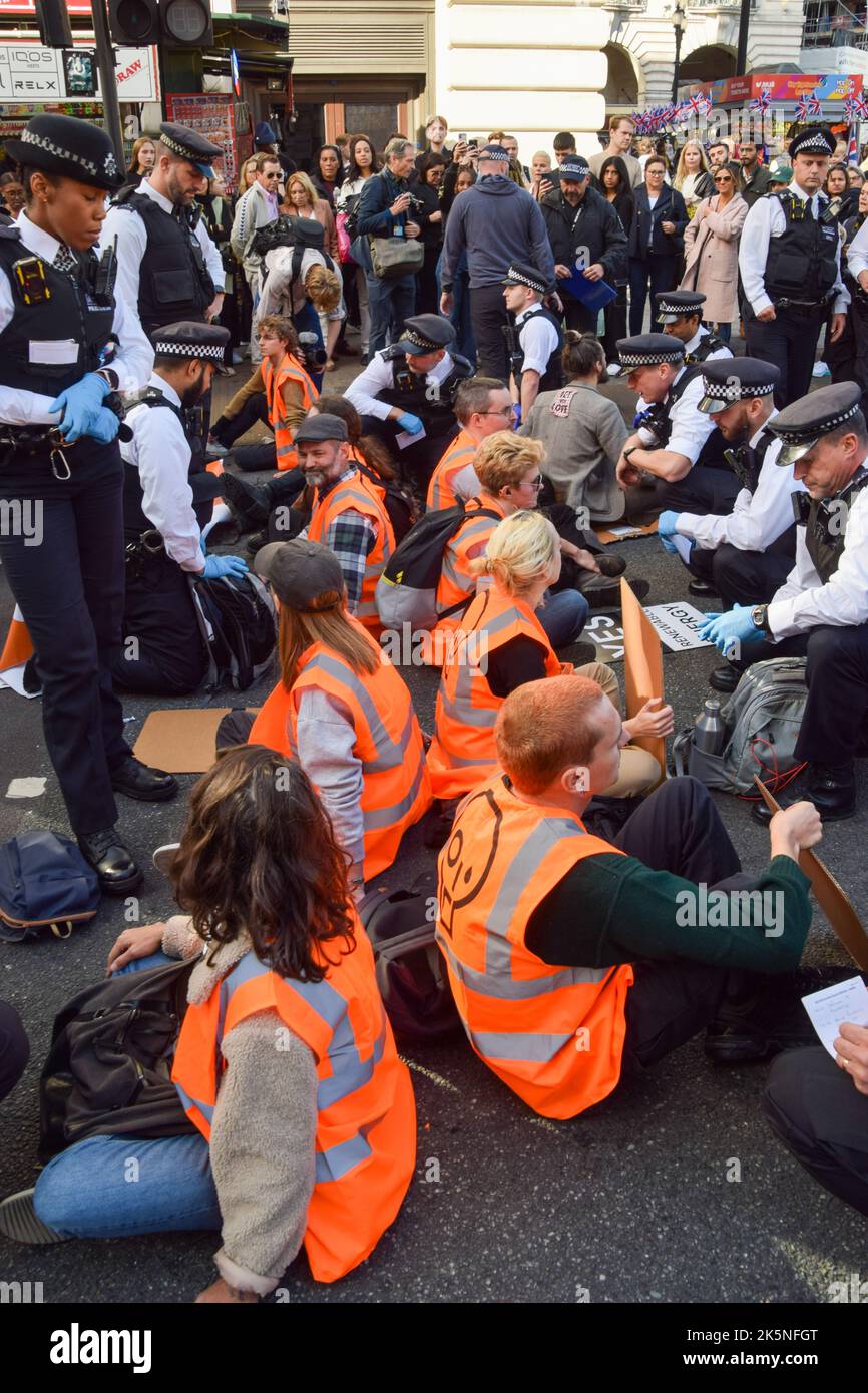 London, England, UK. 9th Oct, 2022. Just Stop Oil activists glue ...