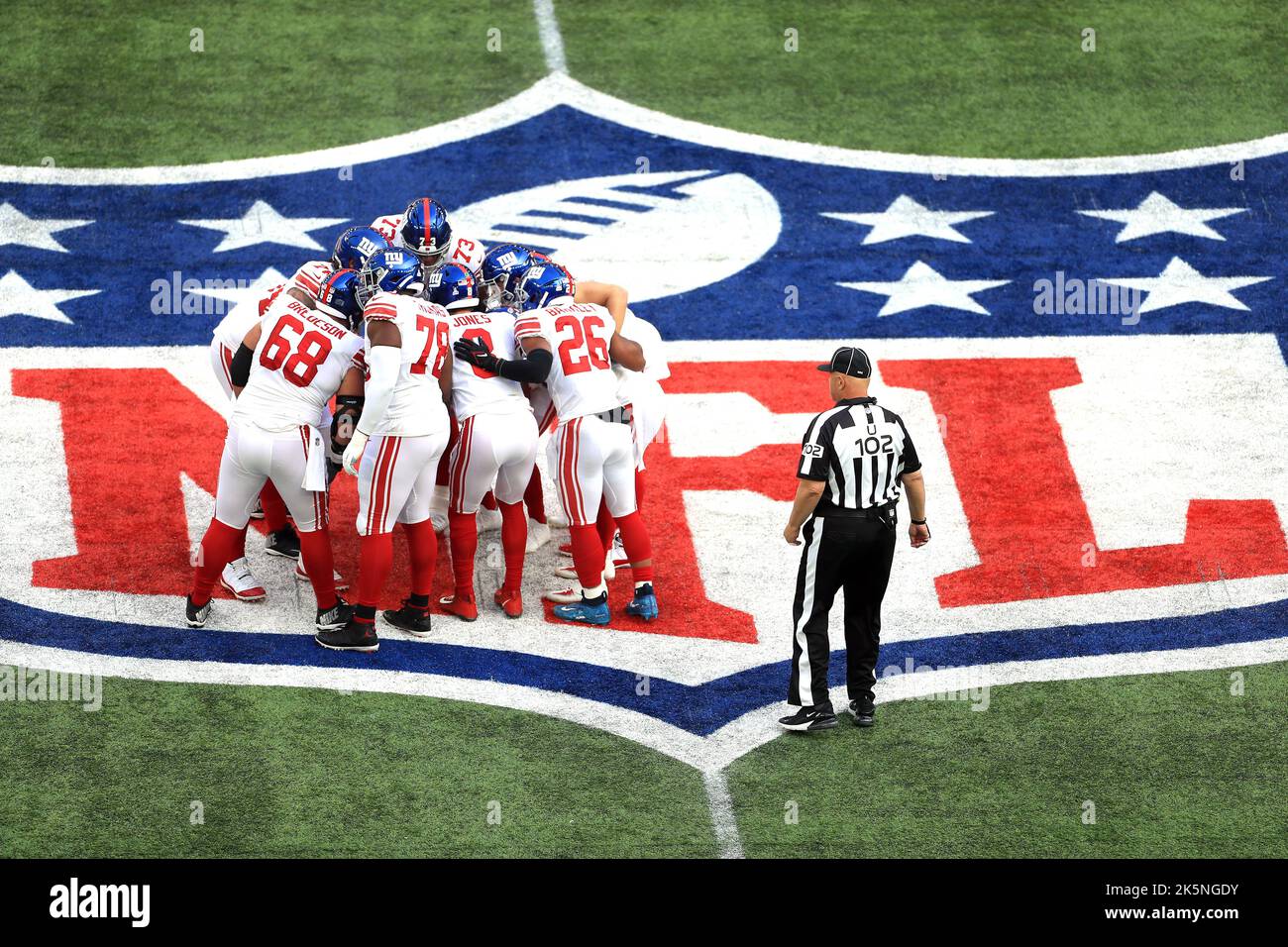 New York Giants Players Huddle Up During The Nfl International Match At