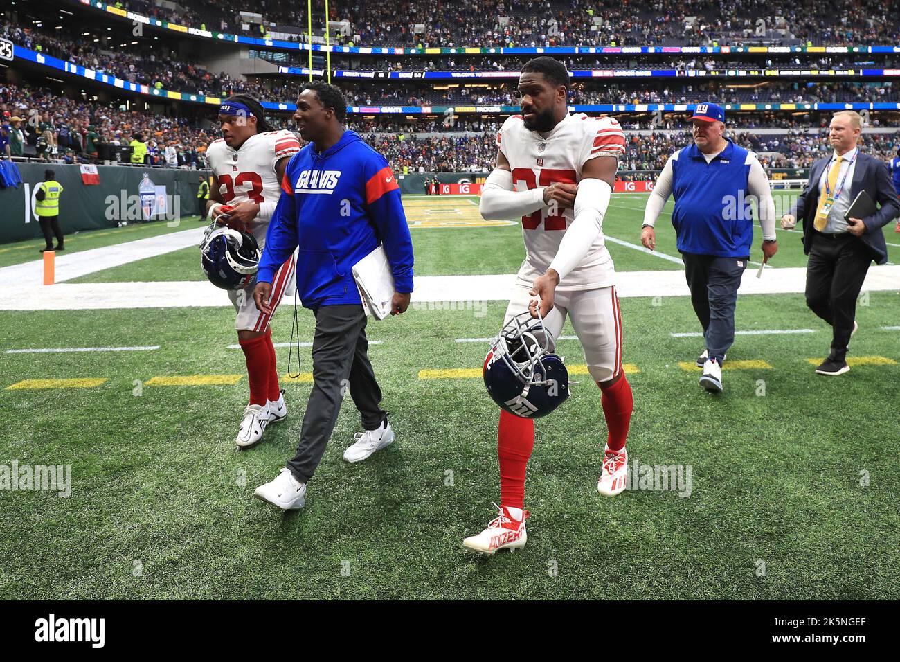 New York Giants' Fabian Moreau celebrates victory against the Green Bay ...