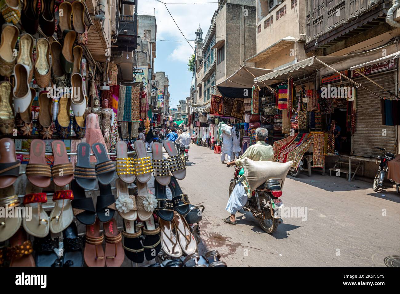 Lahore pakistan market hi-res stock photography and images - Alamy