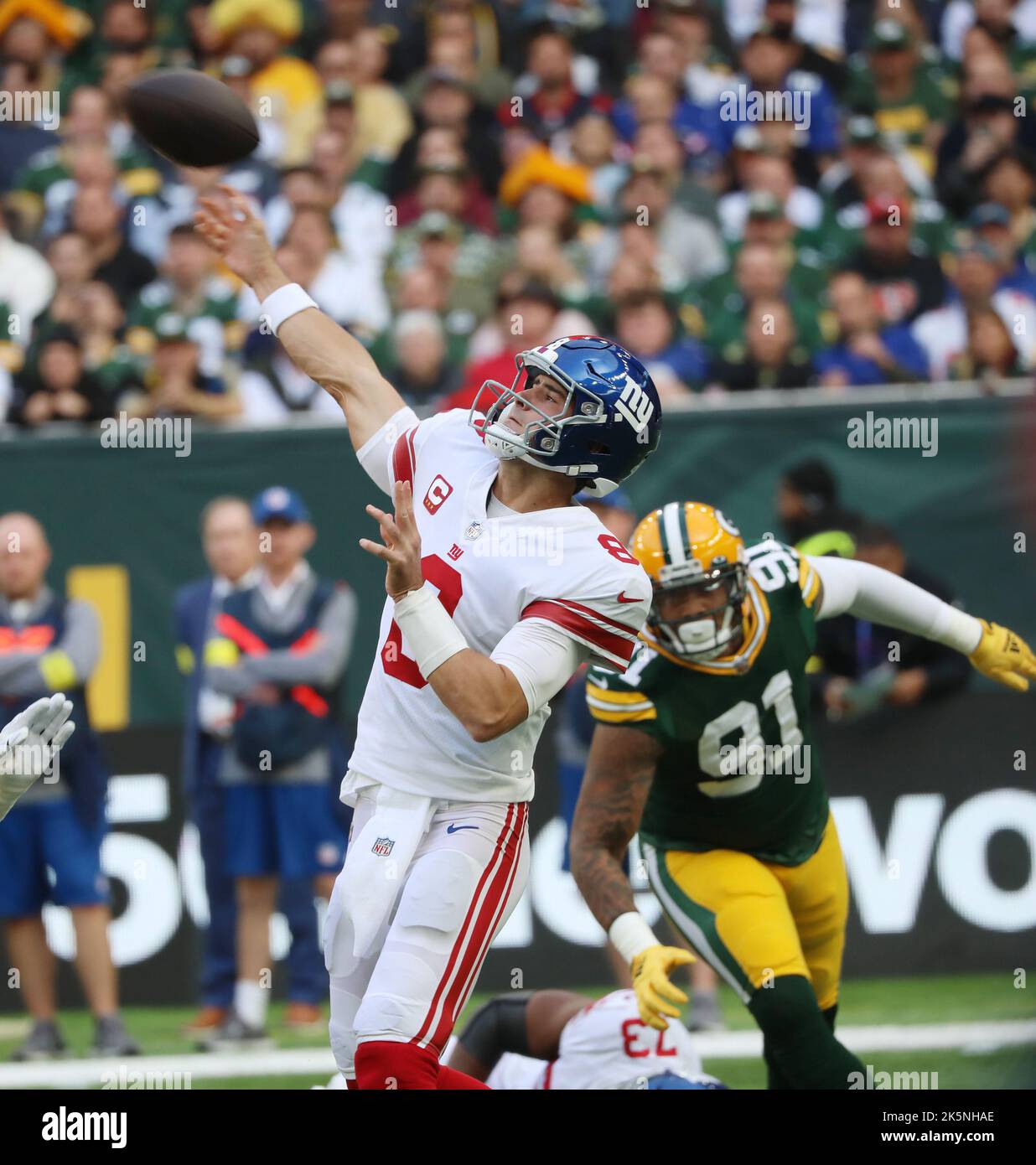 London, UK. 09th Oct, 2022. New York Giants Quarter Back Daniel Jones ...