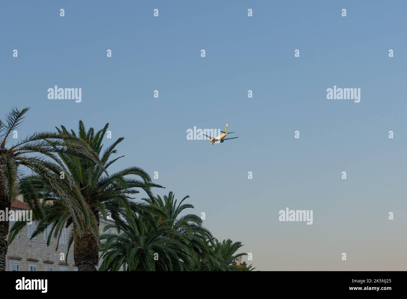 Split landing hi-res stock photography and images - Alamy