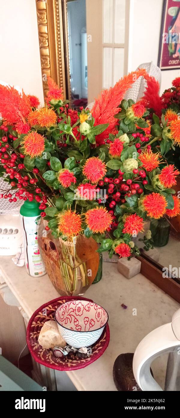 Composition de fleurs hi-res stock photography and images - Alamy