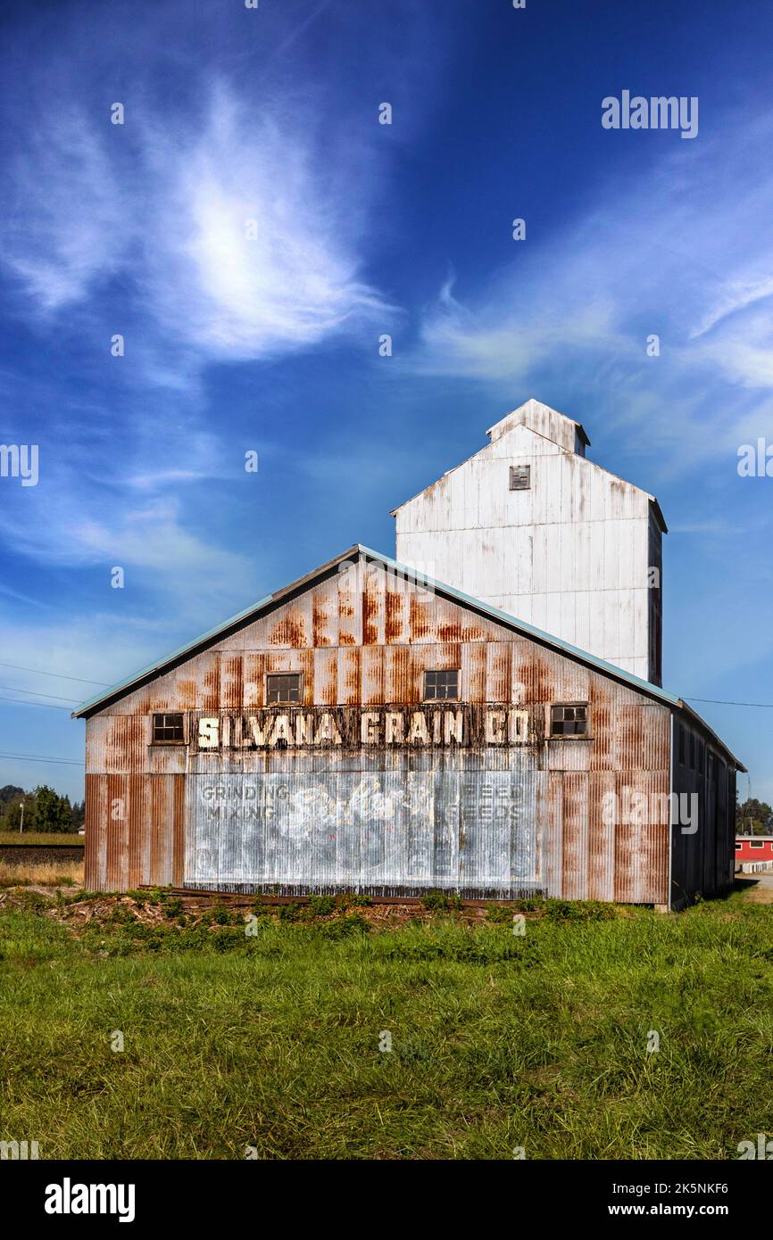 Silvana WA USA: 09-07-2022: Old Grain Elevator along the Pioneer ...