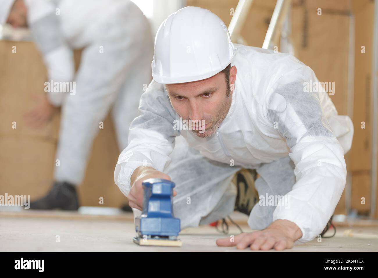 Man carpenter using belt sander hi-res stock photography and images - Alamy