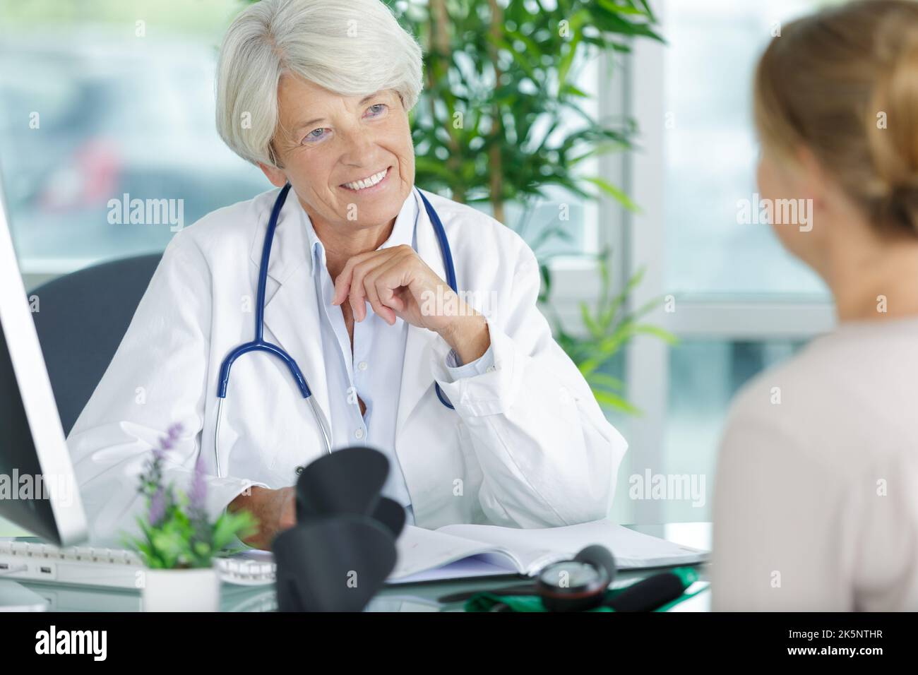 Portrait doctor giving prescription hi-res stock photography and images ...