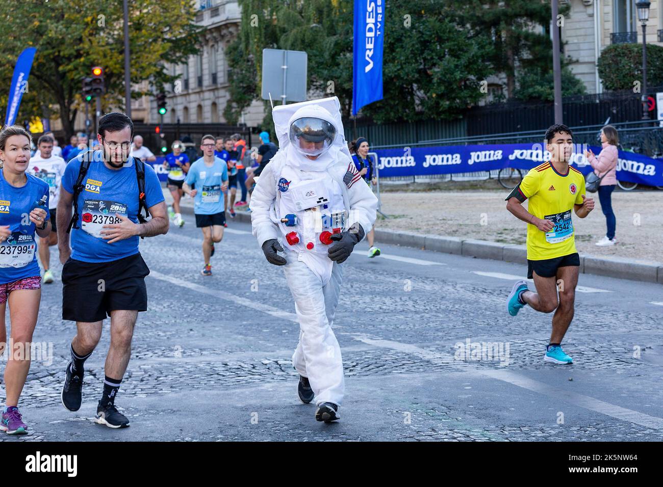 (C) Denis TRASFI / MAXPPP - à Paris le 09-10-2022 VREDESTEIN les 20km ...