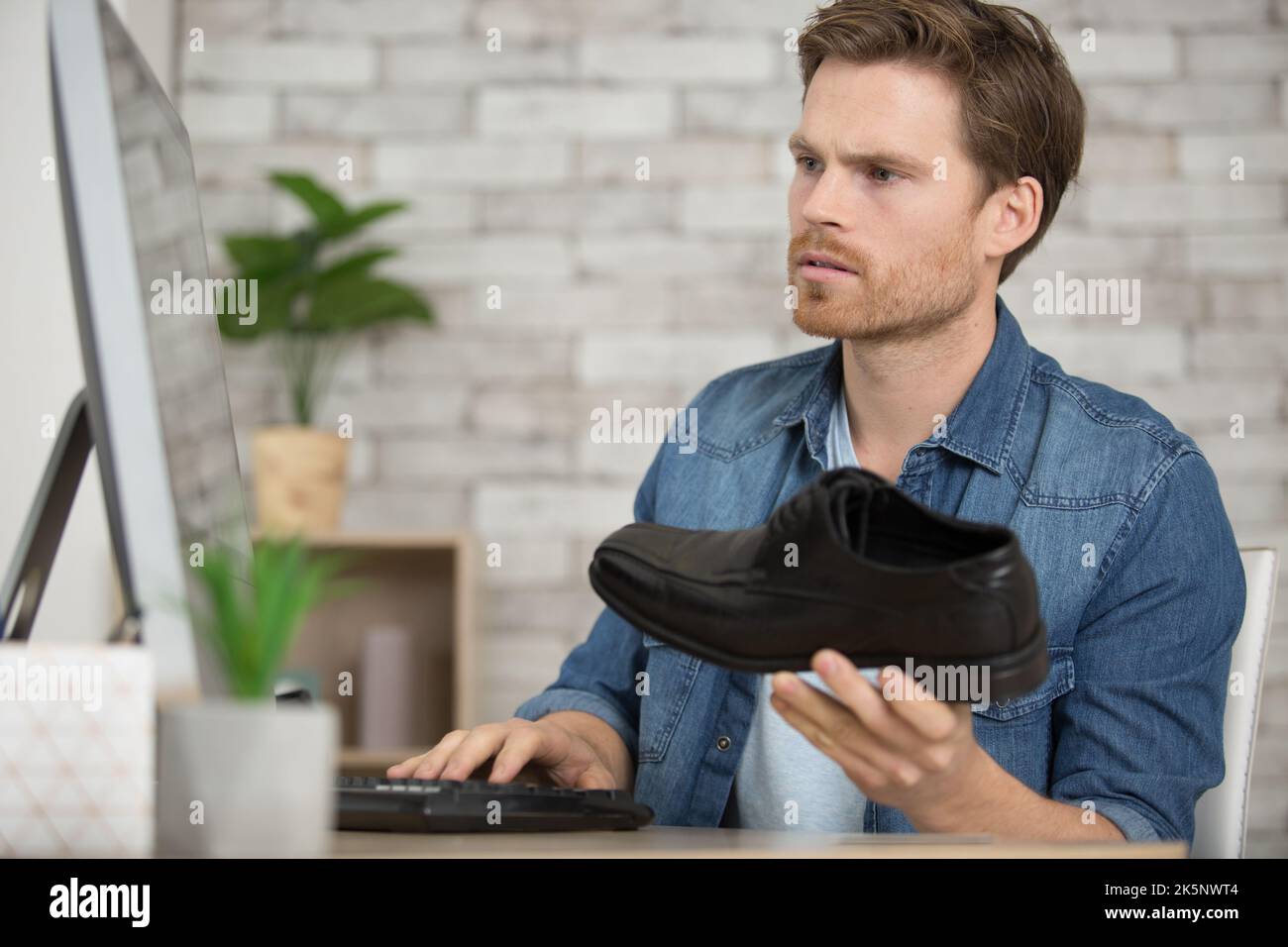 Shoe box unwrapping hi-res stock photography and images - Alamy
