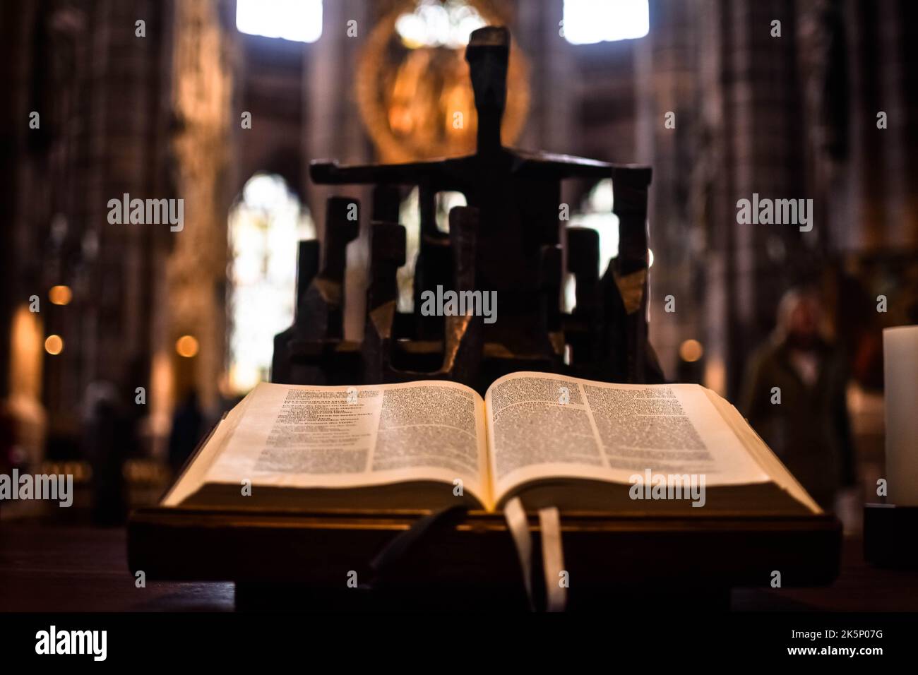 Bible on book stand hi-res stock photography and images - Alamy